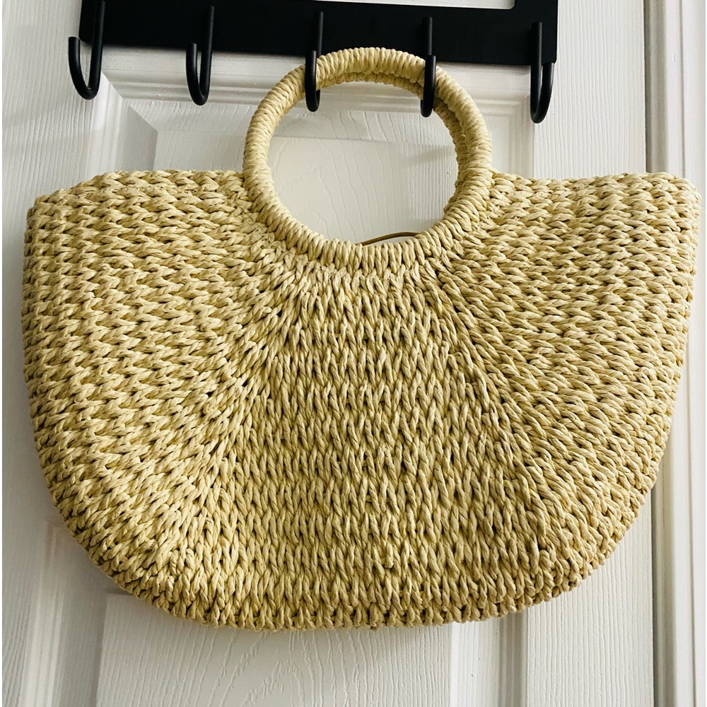 Straw Tote Bag W/Drawstring Closure. - Gem